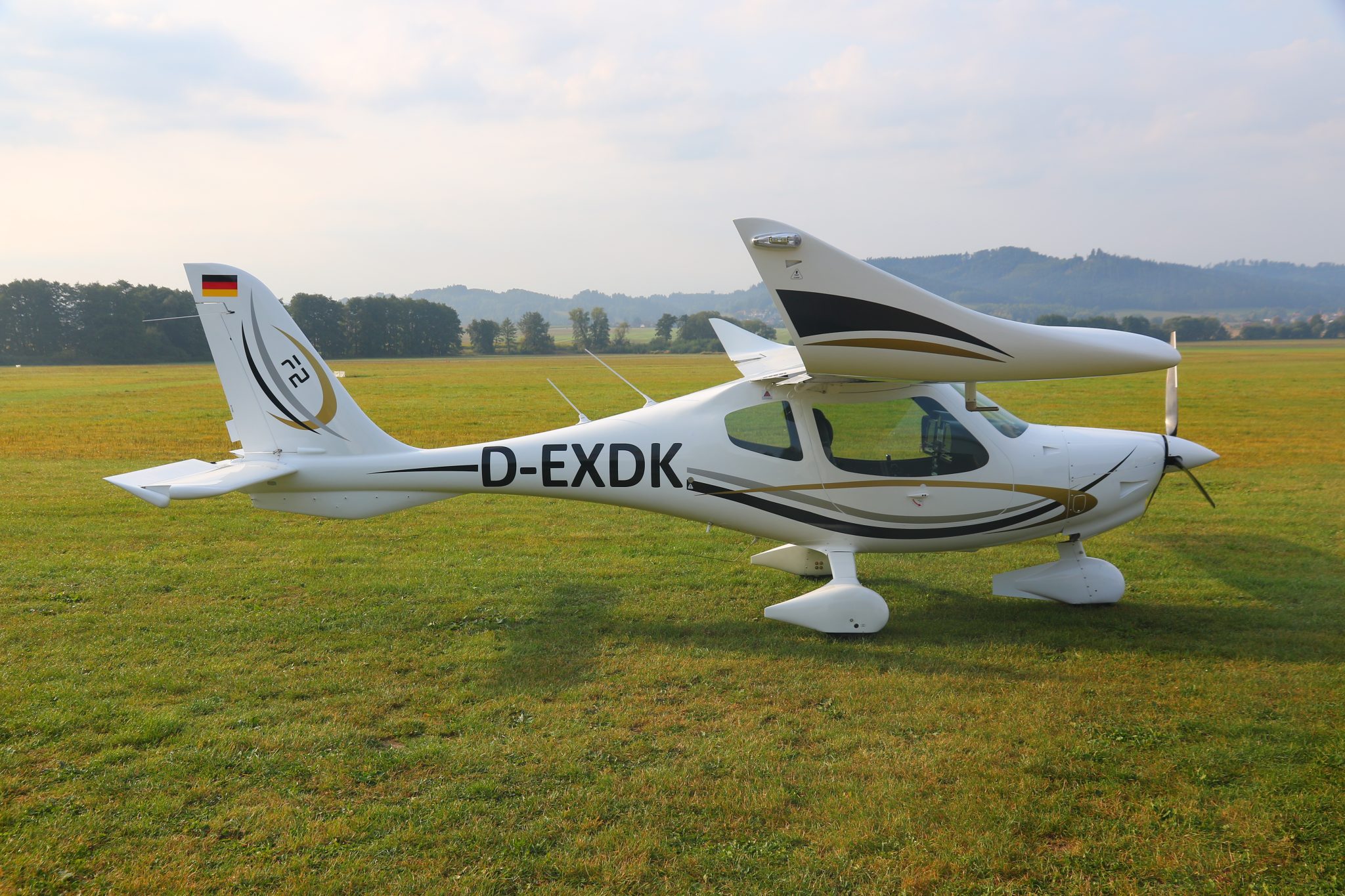 FLIGHT DESIGN F2 EASA CS-23 CERTIFIED - FLIGHT DESIGN